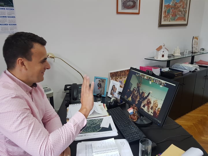 Zamjenik gradonačelnika Paško Rakić putem Zoom aplikacije družio se s ...
